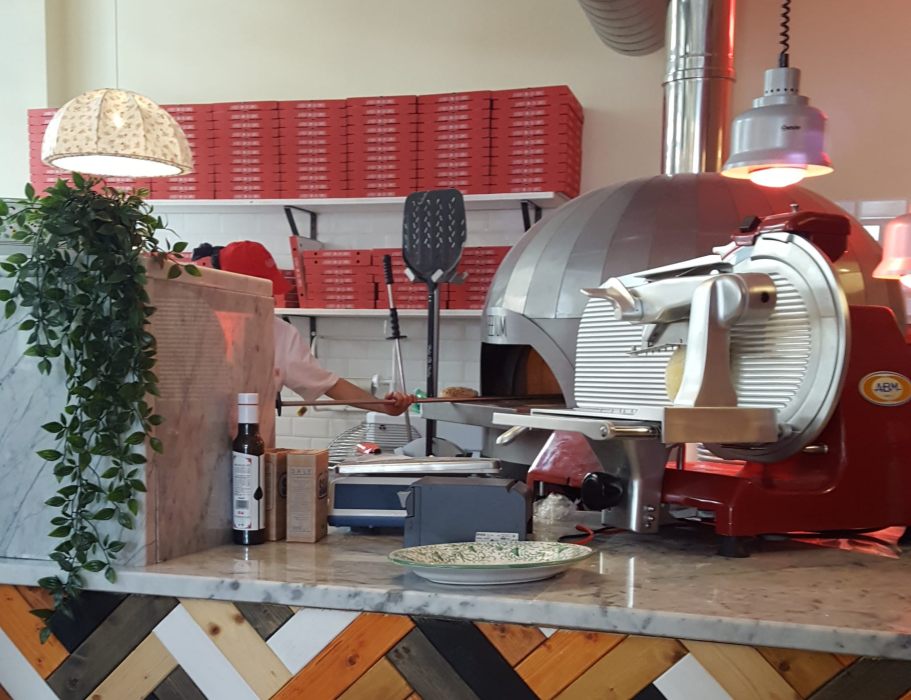 Pizzium a Torino, recensione: pizza napoletana in salsa shabby-chic