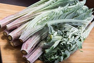 Cardo: cos'è, come pulirlo e 11 ricette