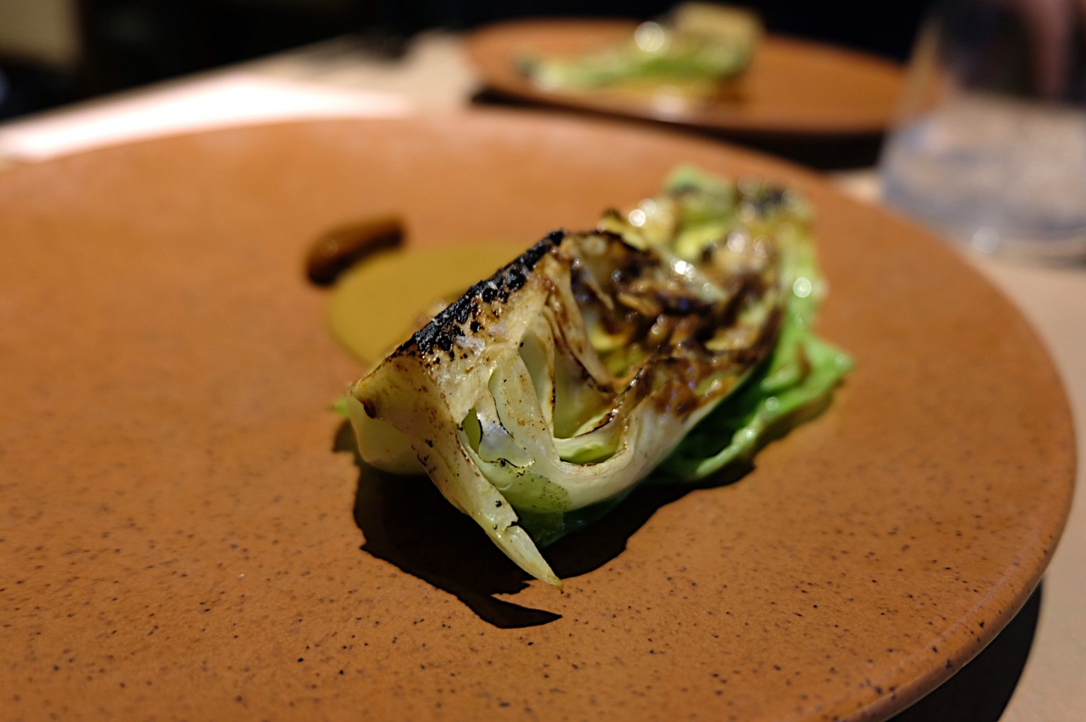 Chi è chef Jeremy Chan e com'è mangiare nel suo ristorante "estraniante"