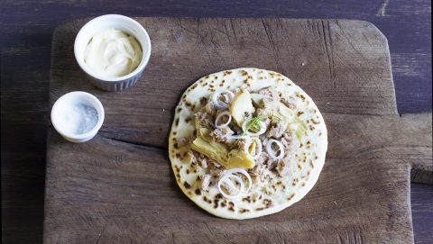 Piadina con tonno, cipolla e carciofini - Dissapore
