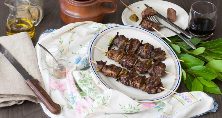 Fegatelli di maiale con rete, finocchietto e alloro - Dissapore