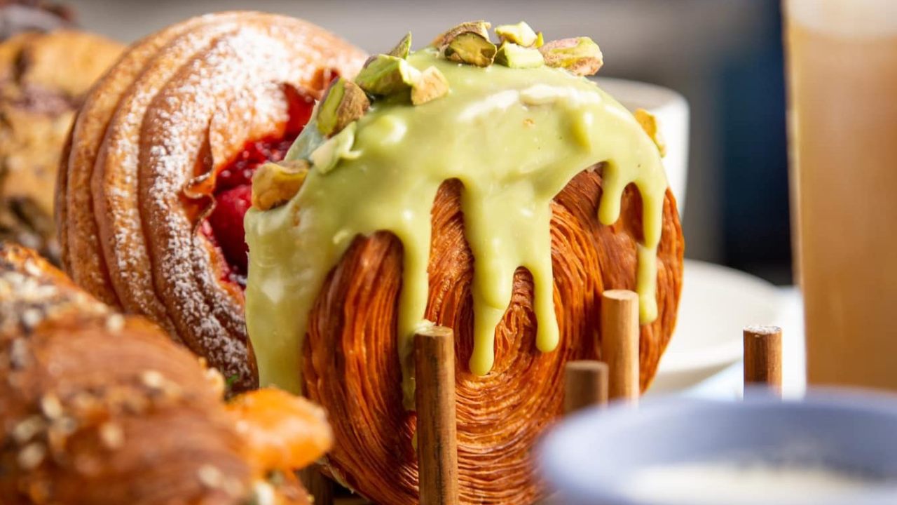 Croissant suprême: storia del croissant diventato virale sui social (ma ...