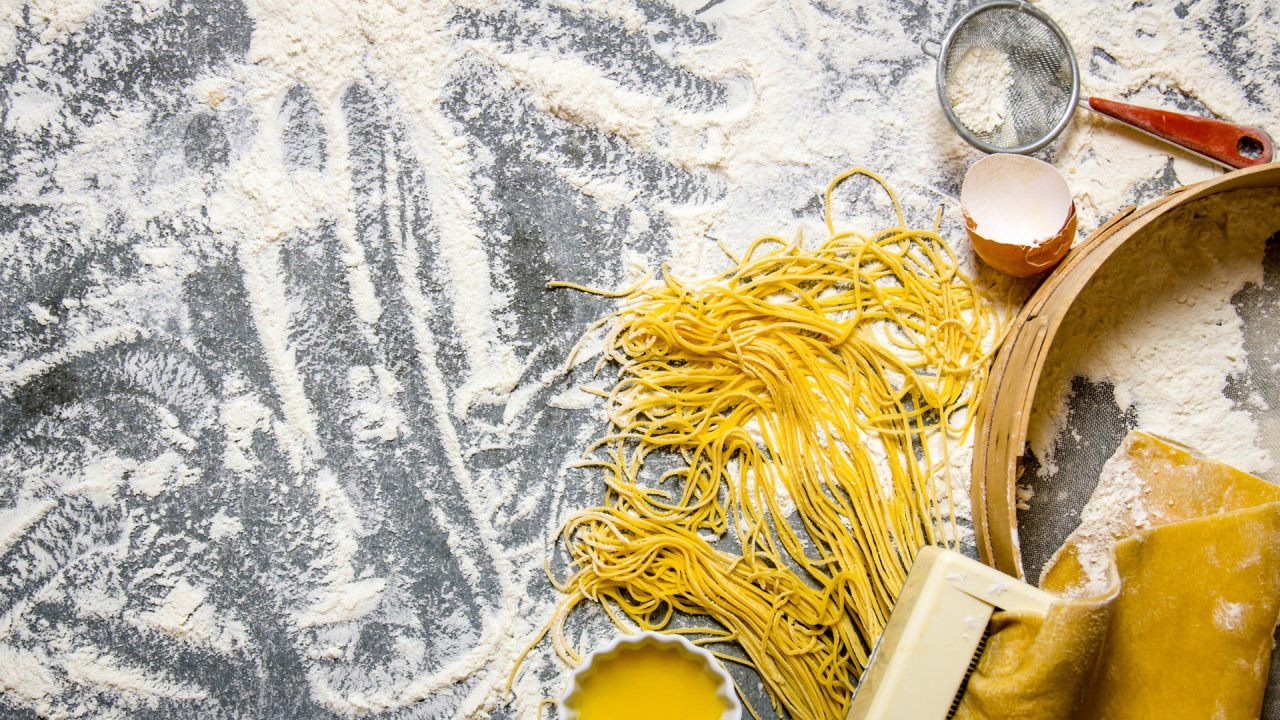 Tajarin, la ricetta dei tagliolini piemontesi preparati solo con i ...