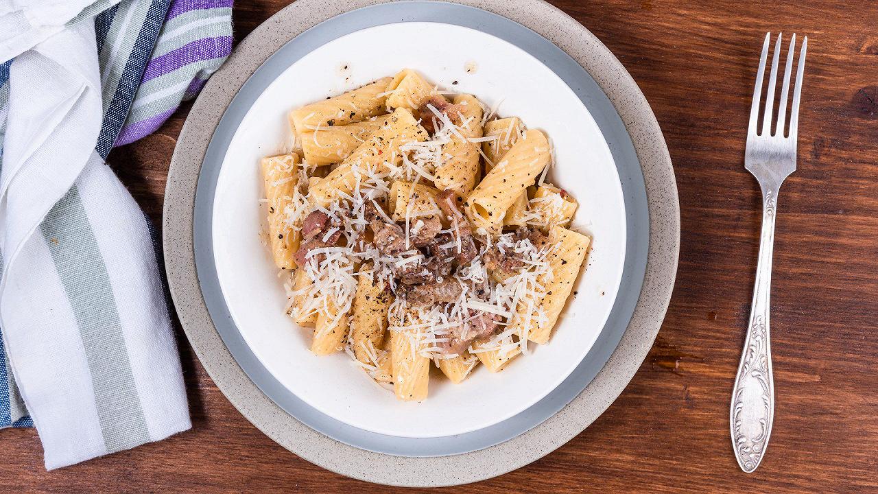 Pasta alla gricia, la ricetta originale per ottenere una consistenza ...