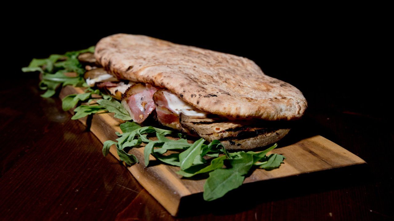 Panuozzo napoletano, la ricetta dell'alternativa alla pizza