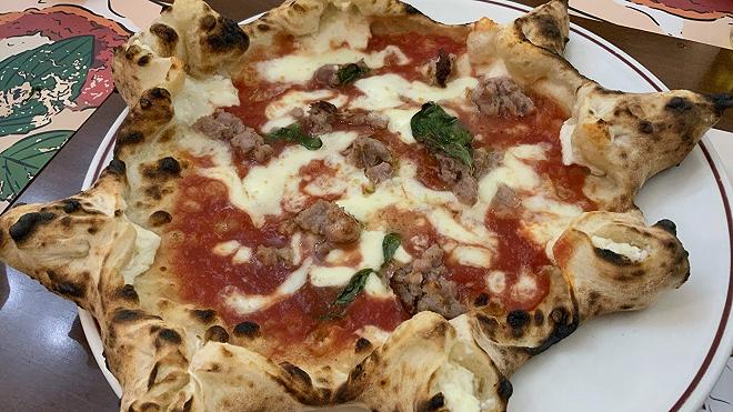 Pizzeria Da Attilio a Napoli, recensione: Attilio Bachetti e il ...