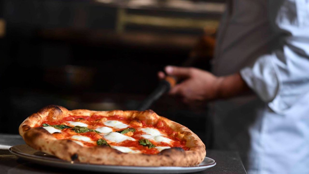 Arrigoni e Basso a La Croce, recensione: una grande pizza alla pala e ...