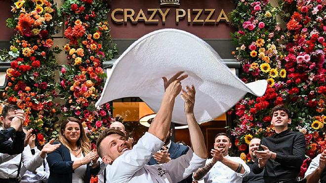 Crazy Pizza di Flavio Briatore cambia logo e claim: "Home of the ...