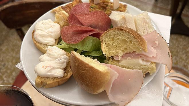 Antico Caffè Greco a Roma, recensione: una vecchia gloria senza più allori