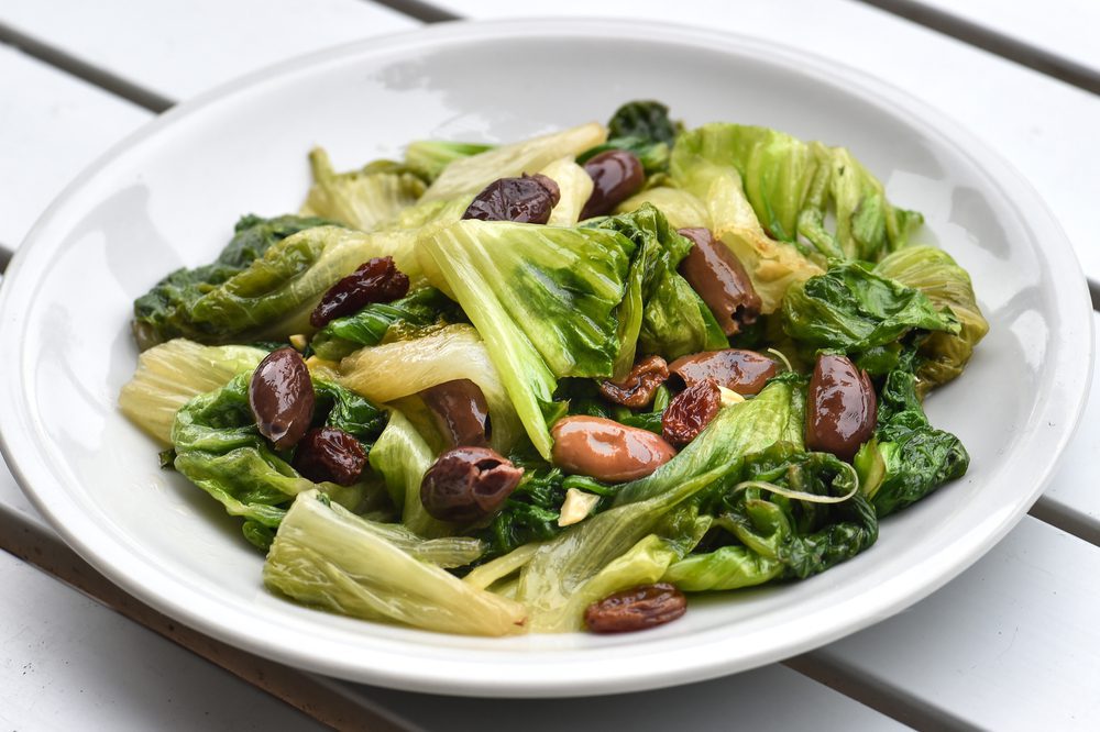 Scarola in padella alla romana, la ricetta tipica del Sud