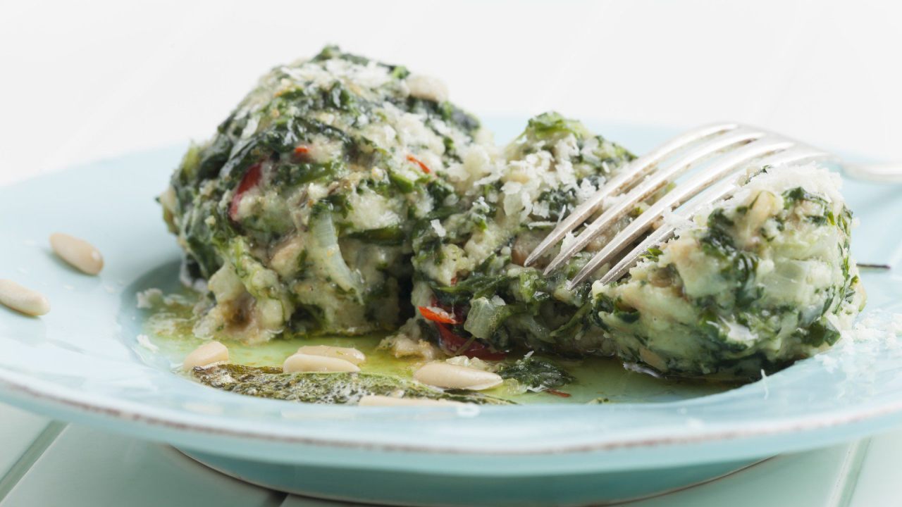 Strangolapreti alla trentina, la ricetta dei canederli agli spinaci ...