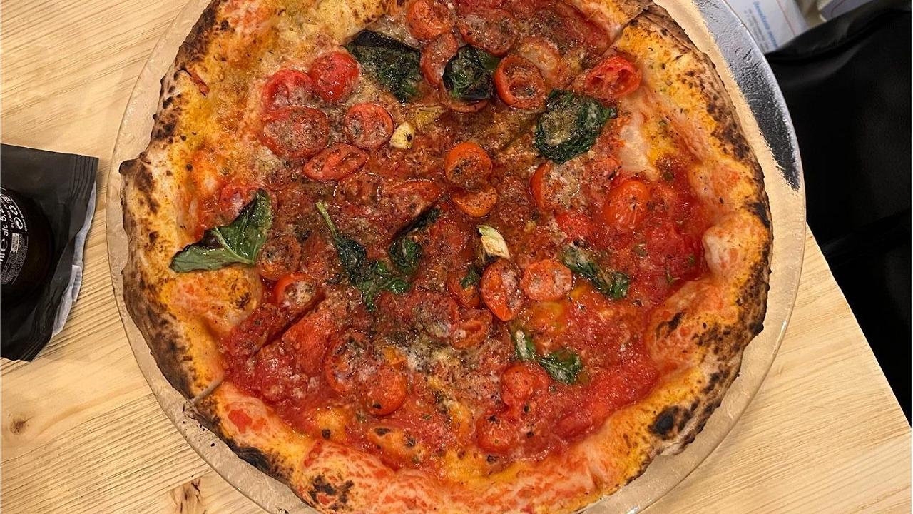 Starita a Firenze, recensione: l'esperienza napoletana godereccia, nella via sbagliata