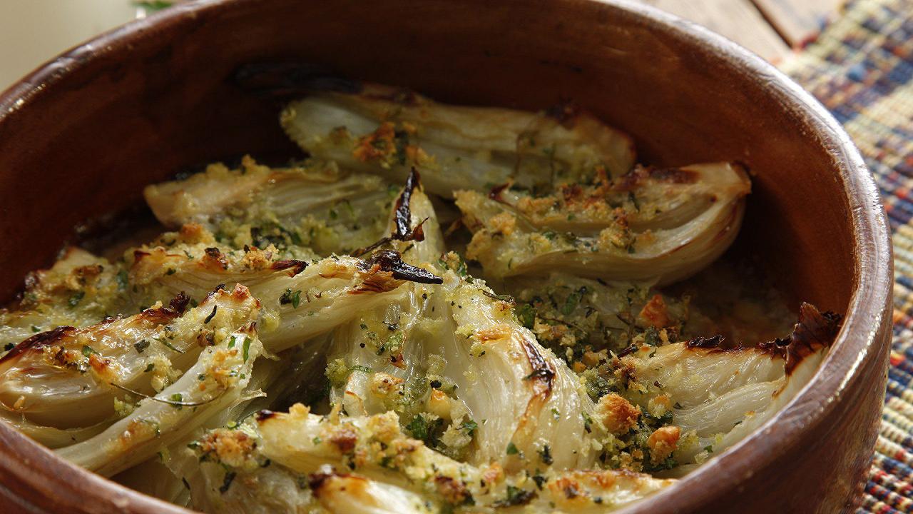 Finocchi in padella gratinati al formaggio, la ricetta pronta in 15 minuti