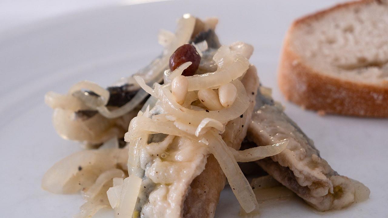 Sarde in saor, la ricetta veneta del pesce da marinai
