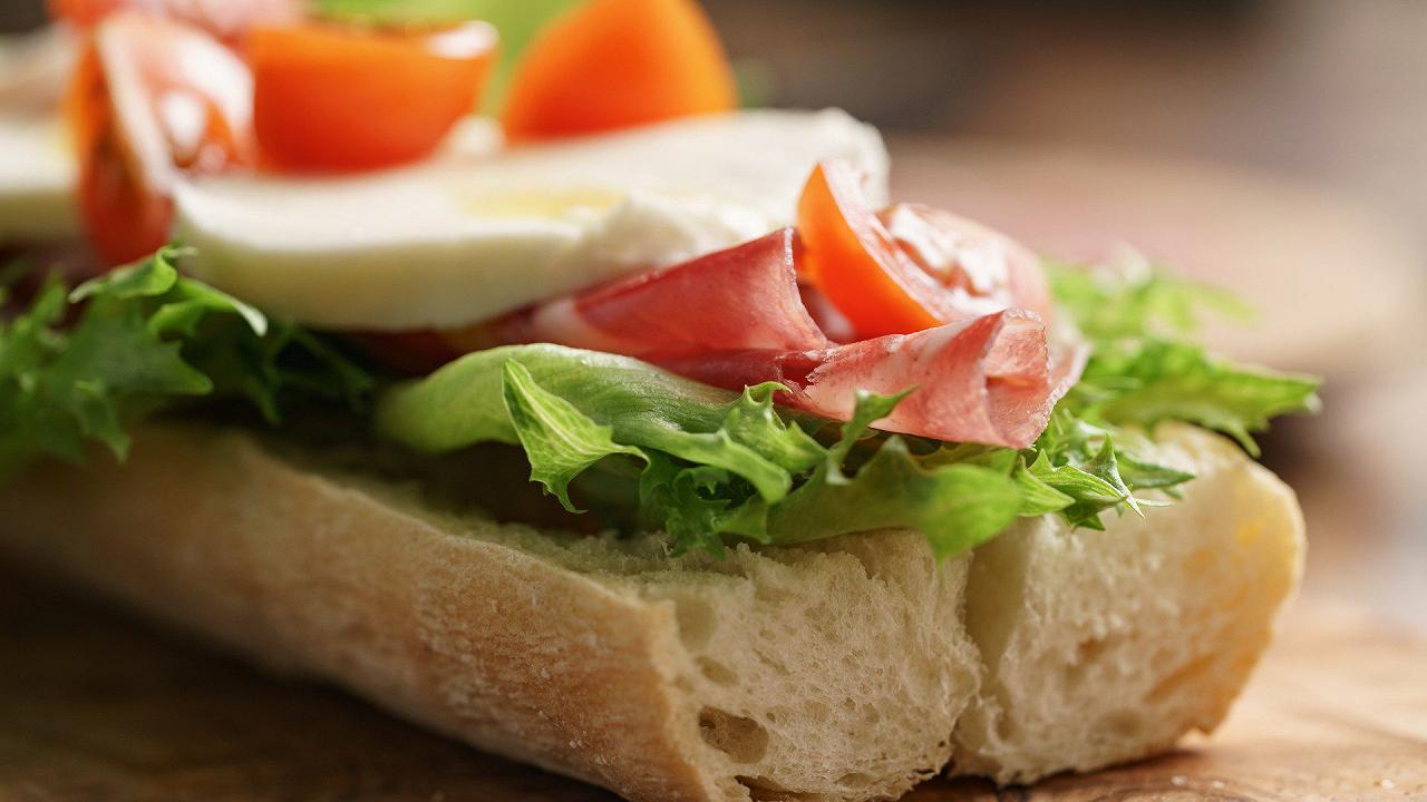 Zingara ischitana, la ricetta originale del panino della movida sull'Isola