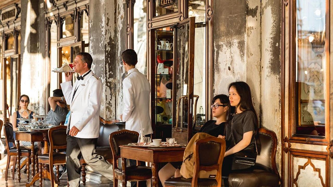 Il Caffè Florian a Venezia si toglie la giacca: è colpa del ...