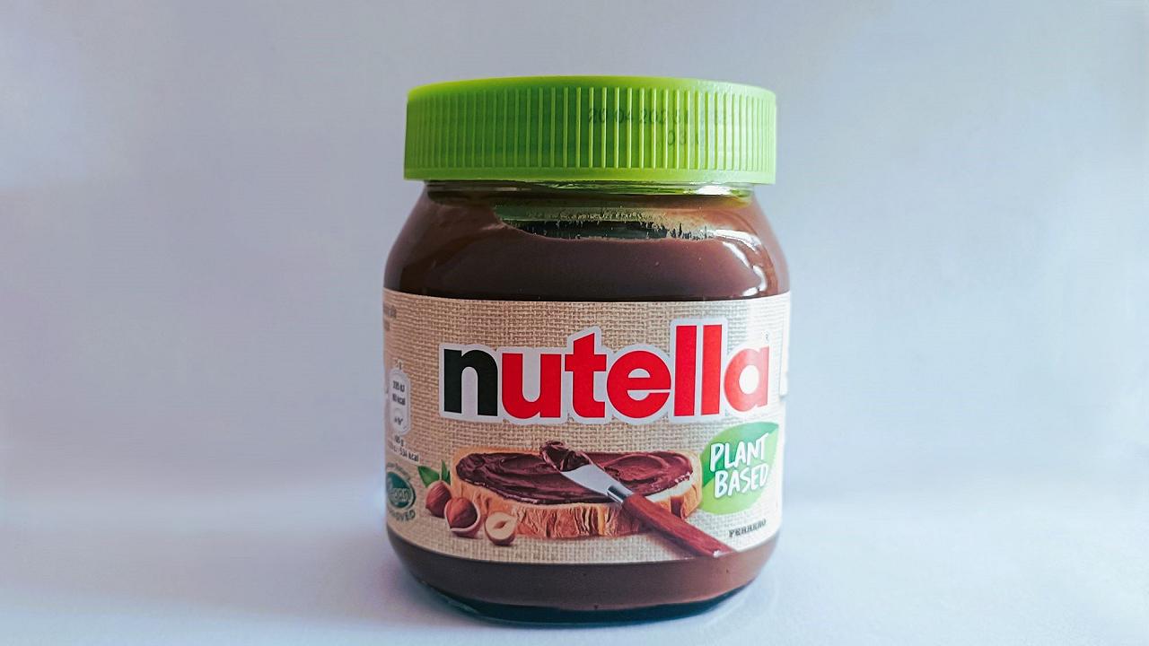 Com'è la Nutella Plant Based: recensione e confronto con la Nutella ...