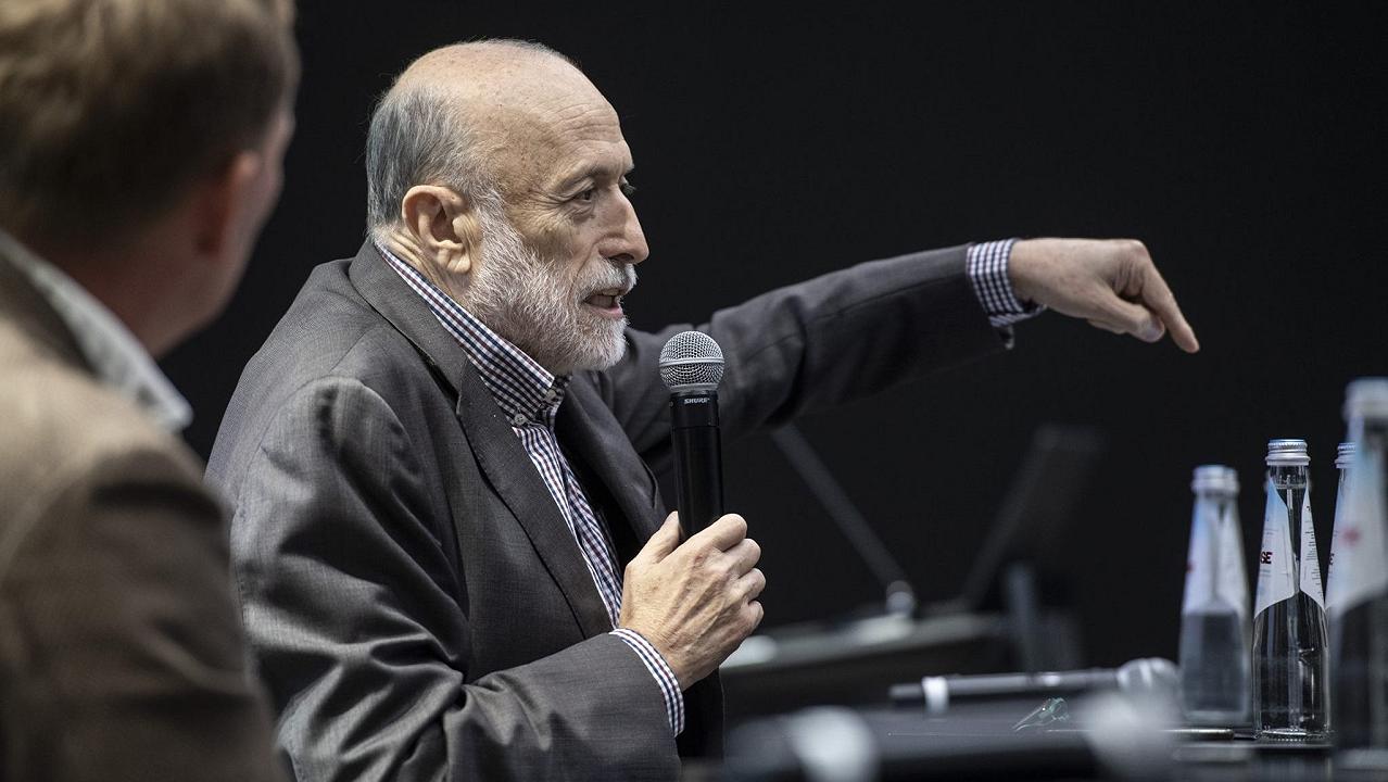 Carlo Petrini invita Re Carlo ad aprire Buckingham Palace ai contadini