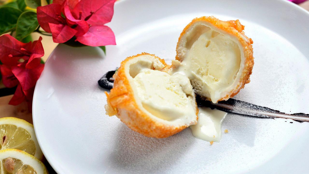 Gelato fritto, la ricetta di un dolce che sorprende